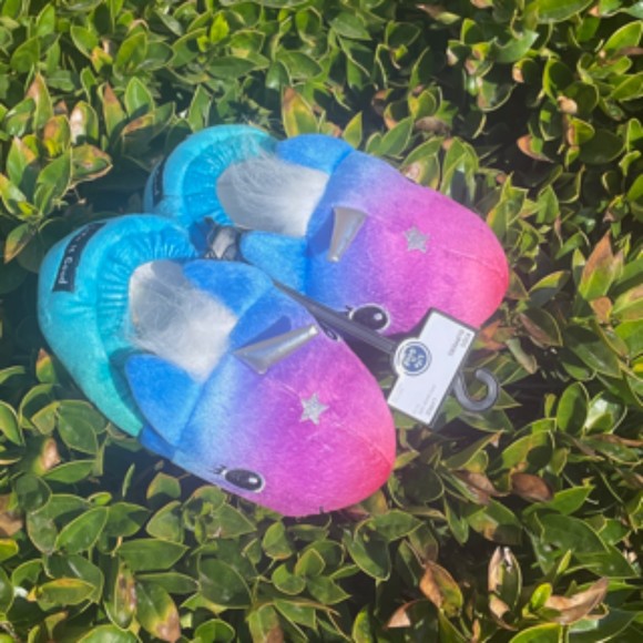 Life Is Good | Shoes | Life Is Good Unicorn Indoor Slippers Plush Shoe ...